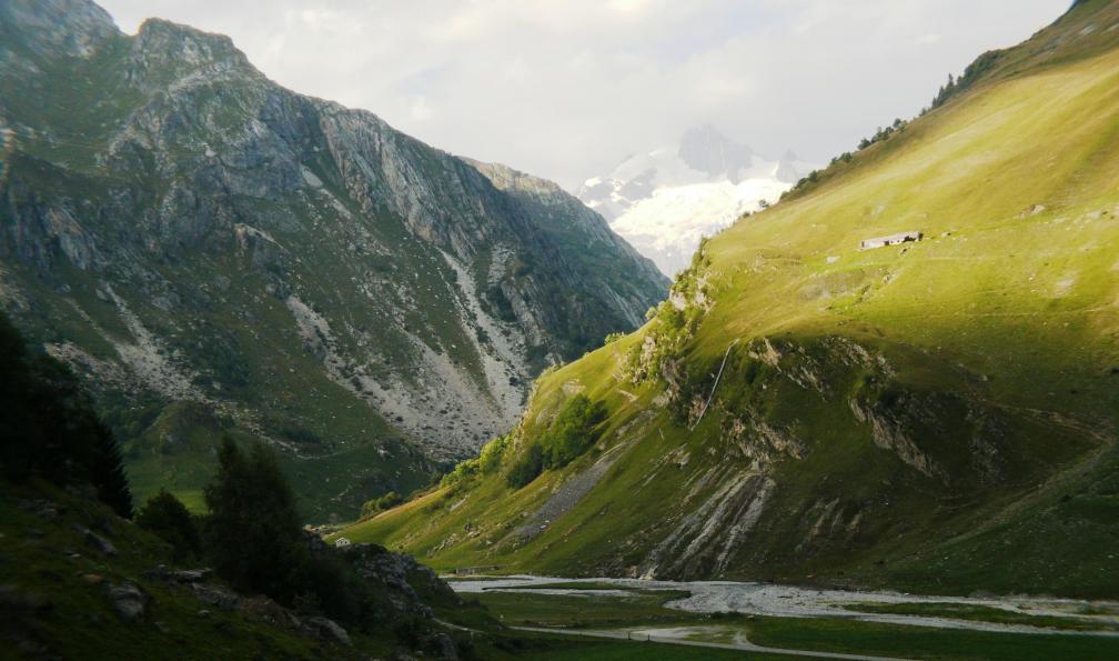 Beaufortain loop - Beaufortain loop facing Mont Blanc - Hiking - France ...