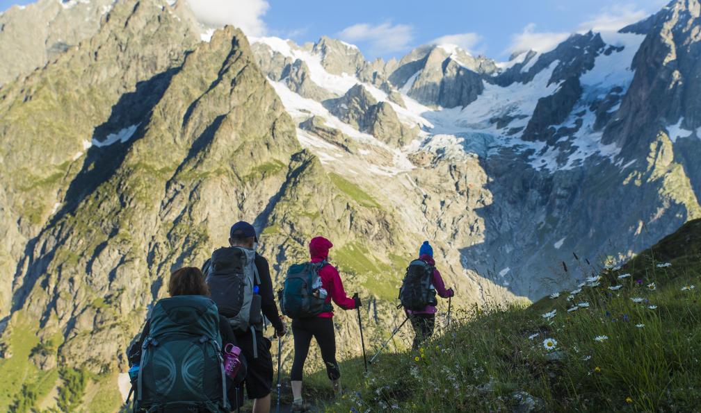 Classic tour du mont blanc 7 hiking days - Tour du Mont Blanc in huts ...